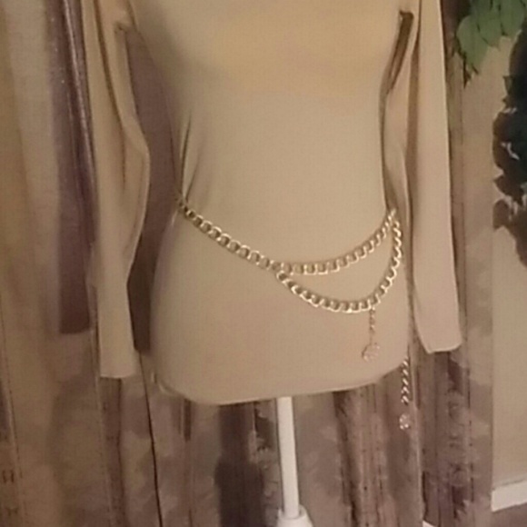 Deborah Scott | Accessories | Belt Gold Curb Chain Flower Charm | Poshmark